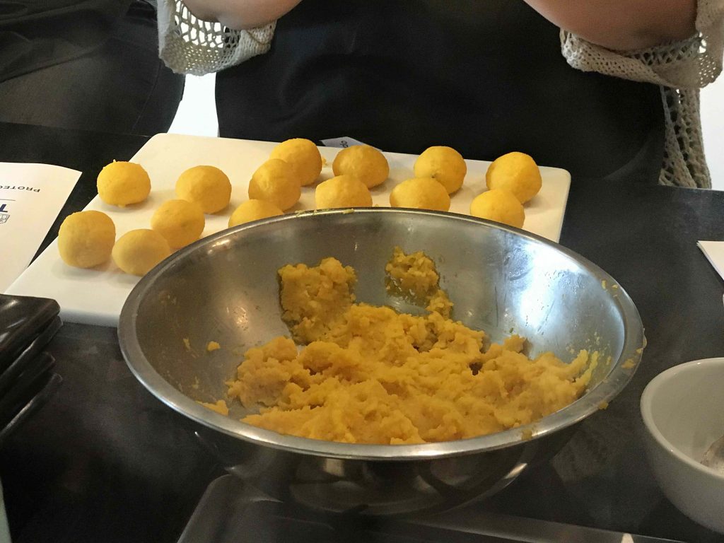 mini-causa-peruana-langostinos-huacaina-1 - LA ESPÁTULA VERDE