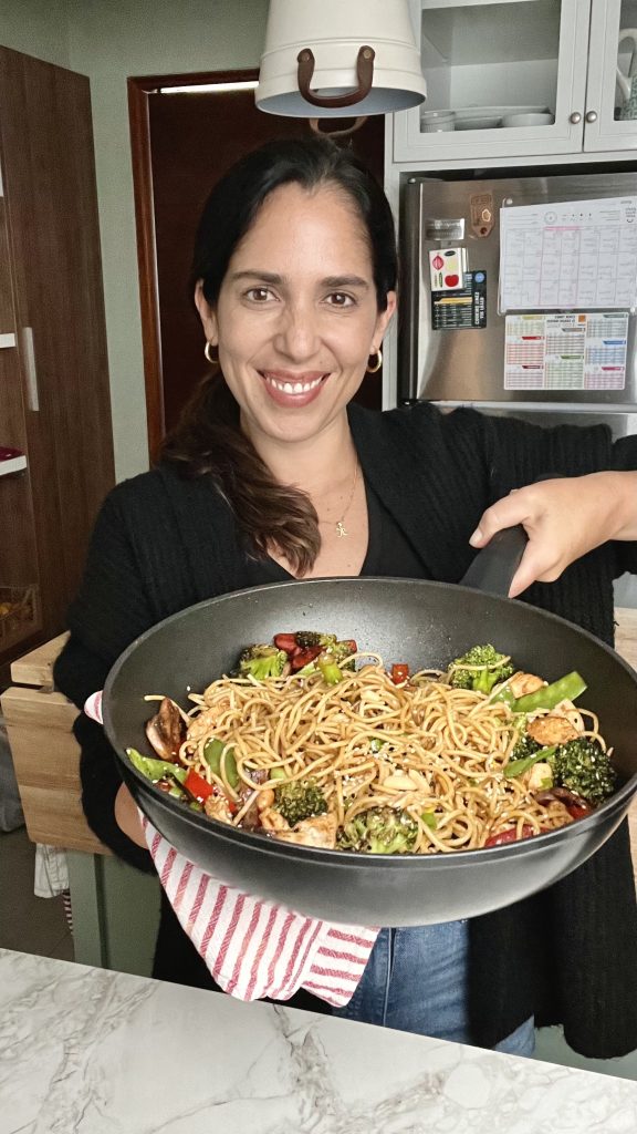 TALLARÍN SALTADO CON POLLO Y VERDURAS - LA ESPÁTULA VERDE